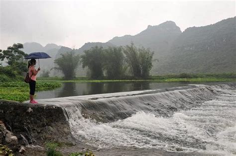 广西多地遭大暴雨袭击 多条河流超警戒水位