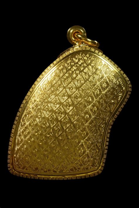 เขี้ยวเสือหลวงพ่อปาน วัดบางเหี้ย สมุทรปราการ เขี้ยวใหญ่ ทางเรารับตรวจเช็คพระเป็นการใช้