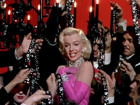 10 нарядов из фильмов которые перевернули представление о