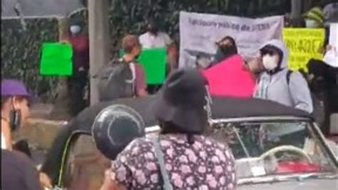 Boda Del Exdiputado Alejandro Canek Fue Interrumpida Por Manifestación Que Lo Exhibió Como