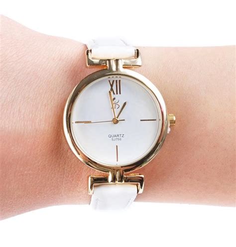 Дамски часовник с бяла каишка W318 Шапки БГ