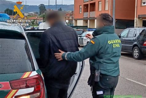 La Guardia Civil Detiene A Dos Delincuentes Y Esclarece Cerca De 40