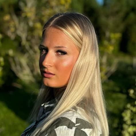 𝓜𝓪𝔁𝓲𝓷𝓮 𝓛𝓮𝓫𝓻𝓾𝓷 Maxinelebrun • Threads Say More