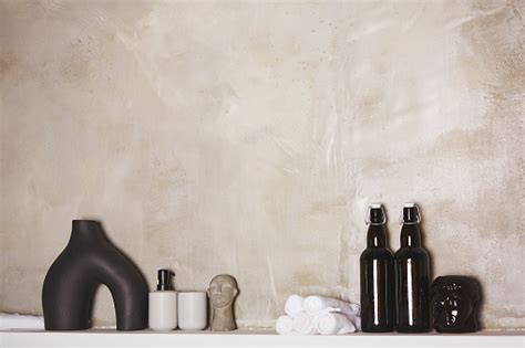 스파 시술을 위한 욕실 액세서리 수건 병 샴푸 불교는 콘크리트 배경에 장식을 피합니다 아늑한 홈 컨셉 복사 공간 0명에 대한 스톡 사진 및 기타 이미지 Istock