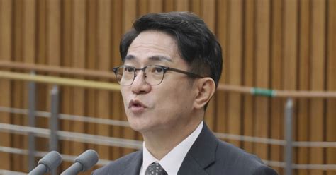 대법원장 임명안 표결 앞두고 자세 낮춘 이균용재산 누락 죄송