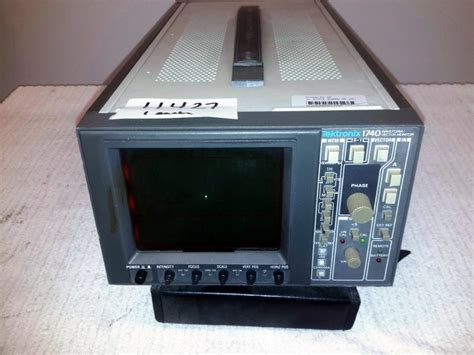 Ibid Lot 11427 Tektronix 1740 Waveform Vector Monitor 1 Each