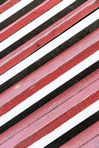 목조 단계 빨간색과 흰색 색상입니다 물가에 새로운 야외 현대적인 디자인 0명에 대한 스톡 사진 및 기타 이미지 0명 가정 생활 거리 Istock