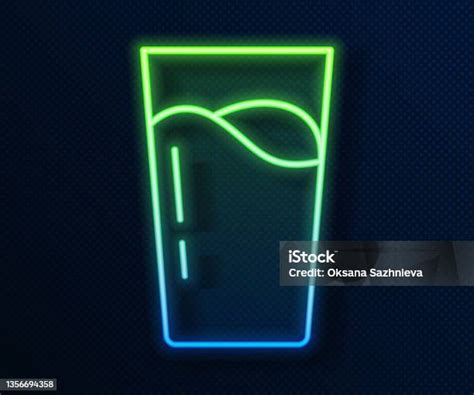 푸른 배경에 고립 된 물 아이콘과 빛나는 네온 라인 유리 소다 유리 벡터 0명에 대한 스톡 벡터 아트 및 기타 이미지 0명