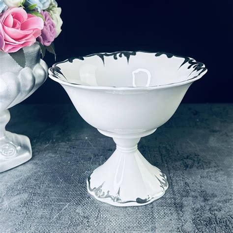 666 394 Конфетница 15см на ножке Argento в под уп х12 Фарфор