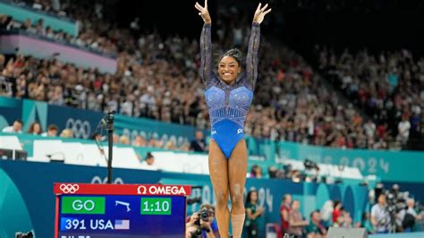 Simone Biles Floor Routine Score How Usa Star Outperformed Rebeca