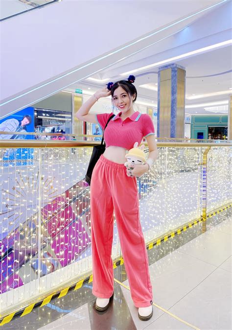 Nhan S C N Ng Tiktoker Nhi U Follow Nh T Vi T Nam M T Xinh D Ng P B O Sao H T Fan Th