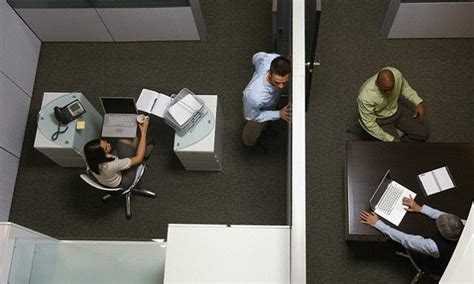 Battle Of The Sexes At Work Women Enjoy Being Team Players But Men Prefer Competition Study