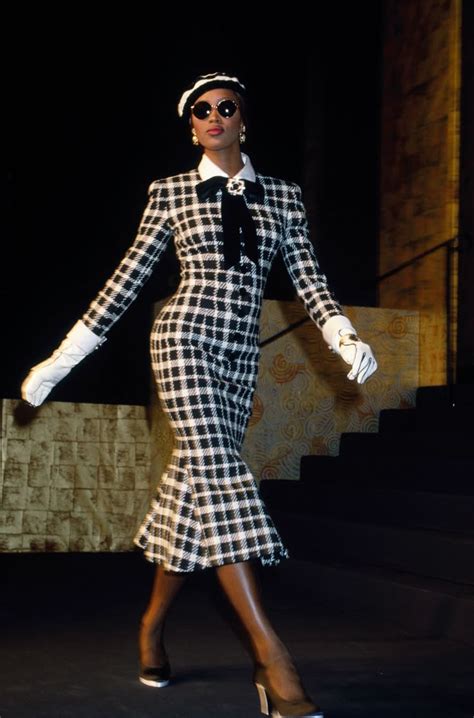 Naomi Campbells Most Iconic Moments On The Runway Stil Kıyafetler Podyum Modası Kıyafet