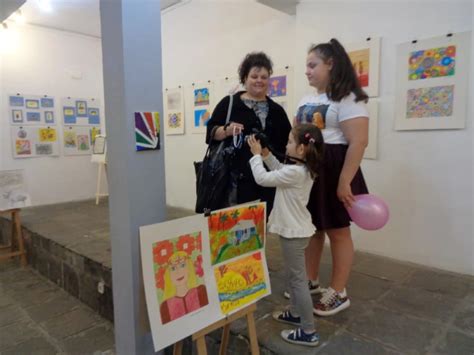 ИЗЛОЖБА РИСУНКИ на Ученици от СУ „Черноризец Храбър“ подреждат изложба със свои рисунки в