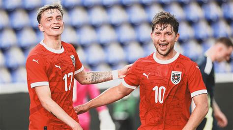 Nationalteamspieler Zurück Im Training Fc Blau Weiß Linz
