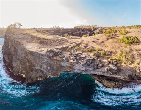 Premium Photo Mom Dad Son Near Broken Beach In Nusa Penida Indonesia
