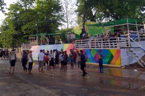 သရက်မြို့၌ သင်္ကြန်အကျနေ့ အေးချမ်းပျော်ရွှင်စွာရေကစား Information And Public Relations Department