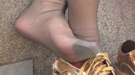 Candid Nylon Shoeplay