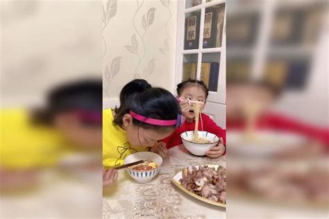 二宝啊妈妈让你笑的都岔气了 妈妈