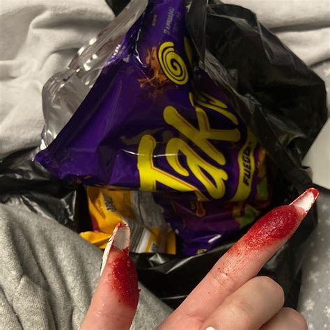Why Do My Hands Get Dry When Eating Takis Rtakis