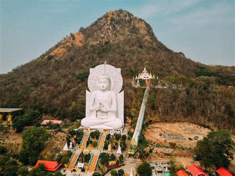 Unseen Tour Thailand วัดเขาช่องกระจก จ ประจวบคีรีขันธ์ หรือ วัดธรรมิการามวรวิหาร ตั้งอยู่บน