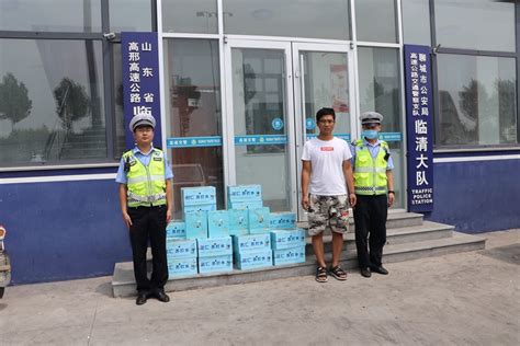 炎炎夏日情系交警 热心市民为高速临清大队交警送清凉 海报新闻