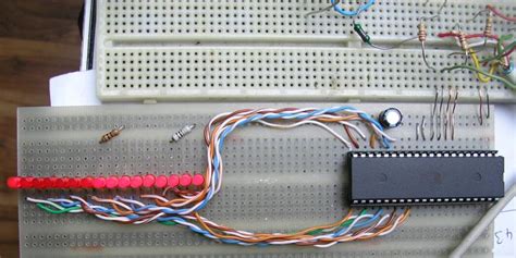 Atmel AVR pro začátečníky programování Světelných hadů a Vzdušného displeje