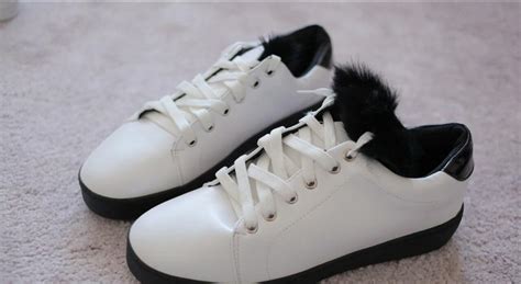 Жіночку кросівки — ціна 880 грн у каталозі Кросівки Купити жіночі речі за доступною ціною на