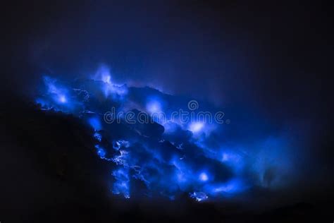 Blue Sulfur Flames Kawah Ijen Volcano Stock Image Image Of Kawah