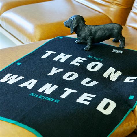 리빙앤라이프 니트제작 블랭킷제작 머플러제작 비니제작 니트공장 담요공장 머플러공장 비니공장 스웨터공장 스웨터제작 니트 디자인시안으로 다양한 니트굿즈를 제작해 공급해드립니다