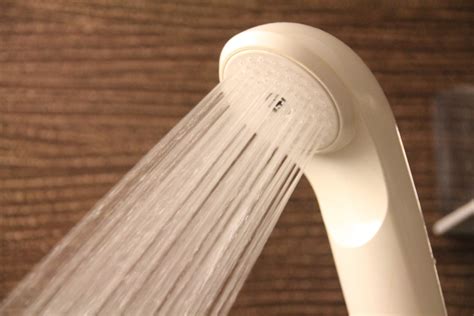 急にシャワーの勢いが弱くなった！浴室の水圧が弱い原因と対処方法｜住まいる水道
