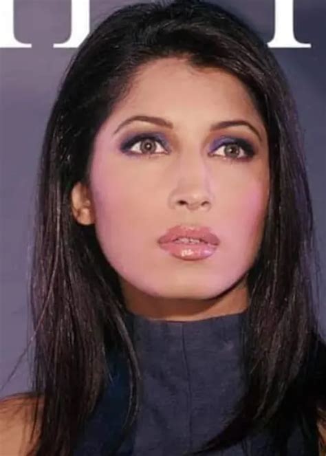 Vaneeza Ahmad Biography Dramas List Wegreen Entertainment