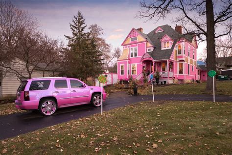 This Wisconsin Airbnb Is A Real Life Pink Barbie Dream House