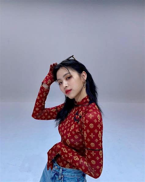Itzys Ryujin And Aespas Winter Wore The Same Red Top And They Both
