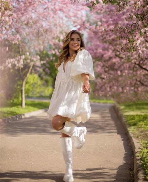 Pin On Spring Photoshoot 4 Photography Inspiration Portrait Spring Photoshoot Spring