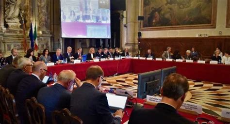 Венеційська комісія оприлюднила рекомендації щодо українського закону про нацменшини Фенікс слово