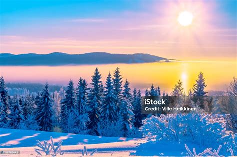 안개 에 태양 후광 효과 핀란드 소트카모에서 매우 추운 1 월 날 핀란드 라플란드에 대한 스톡 사진 및 기타 이미지 핀란드 라플란드 겨울 핀란드 Istock
