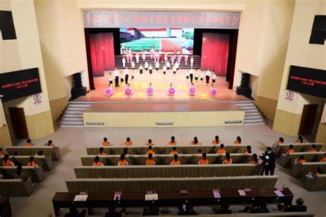 迎接党的二十大 培根铸魂育新人 全区庆祝第38个教师节暨优秀教师先进事迹报告会在加举行 徐向国范庆 澎湃号媒体 澎湃新闻 The Paper