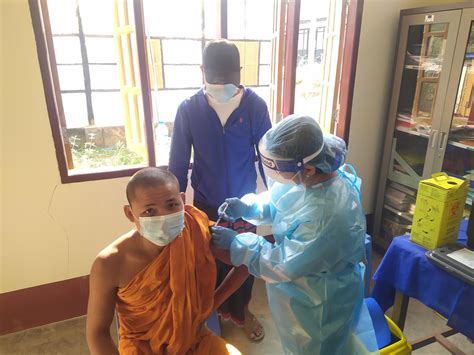 ဖာပွန်မြို့တွင် သံဃာတော်များ၊ သီလရှင်ဆရာလေးများနှင့် အသက် ၆၅ နှစ်နှင့်အထက် သက်ကြီးဘိုးဘွားမ