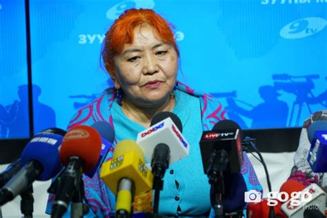 Бэрхийн уурхайд ажиллаж байсан уурхайчдын ар гэрийнхэн мэдээлэл хийж байна