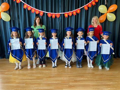 Академични тоги за дипломиране на деца ученици и студенти