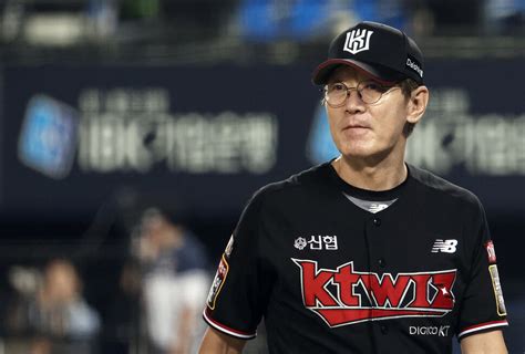 이강철 감독 Kt와 3년 연장 계약총액 24억원