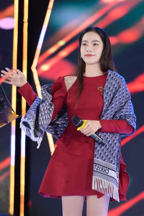 Nam Em chia sẻ với người hâm mộ và đính chính phát ngôn liên quan đến Bạch Công Khanh