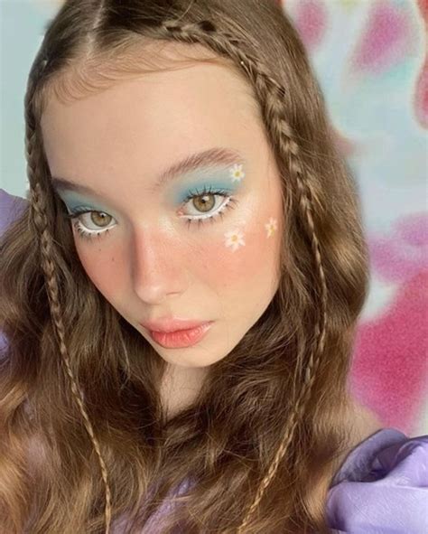 Hot เทรนด์แต่งหน้า Y2k สีตาต้องเด่น ต้องฉูดฉาด Ladyissue เว็บรีวิวเครื่องสำอาง ชุมชนผู้หญิง