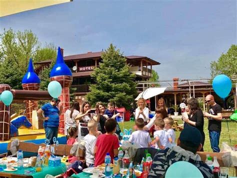 Нова Загора Nova Zagora Малчуганите от детските градини посрещнаха Баба Марта И тази година