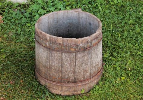 Un Barril Antiguo Antiguo Es La Mejor Manera De Recolectar Mucha Agua