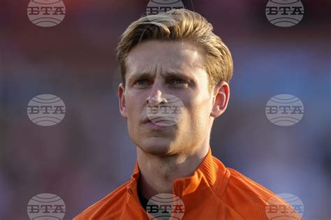 Барселона може да не успее да регистрира Рафиня и Левандовски ако не намери начин да се отърве