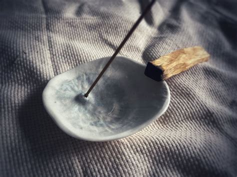 白瓷絞胎線香座聖木架 彩彩鵝卵 阿法卡朶蒔光窯記事香氛 精油 擴香人氣榜 Pinkoi