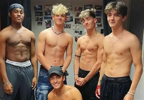 História Now United Hot Gay Sex História escrita por KrysYoon