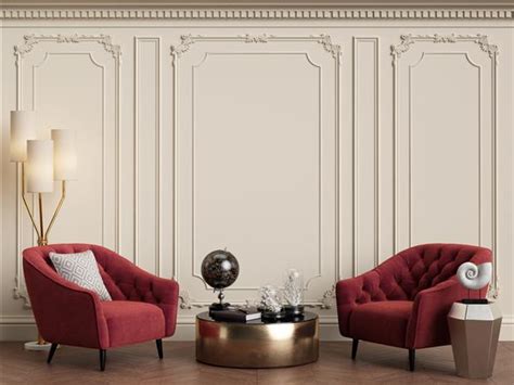 فضای داخلی کلاسیک با صندلی های قرمز و چراغ کف با فضای کپی دیوارها با قالب بندی قرنیز تزئین شده